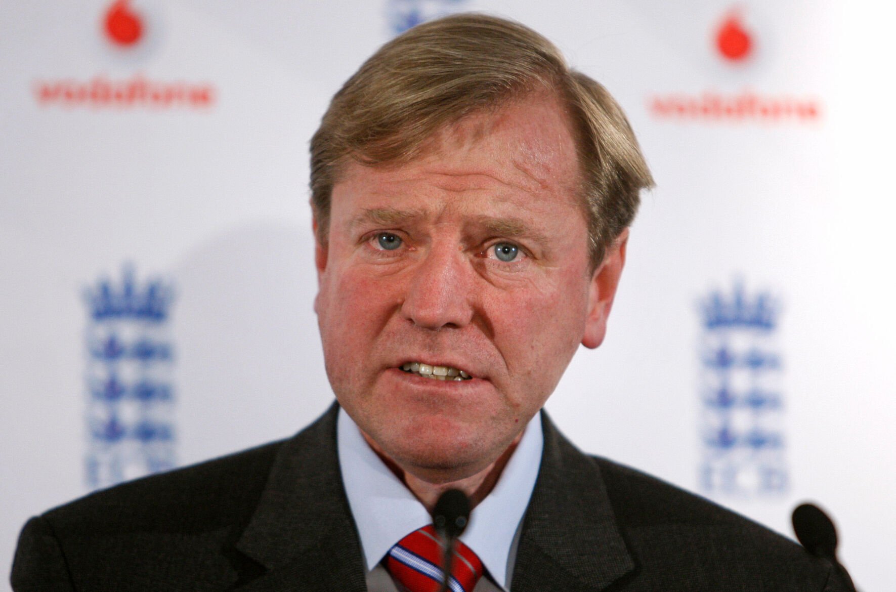 Hugh Morris, former England cricket player and administrator, dies at ...