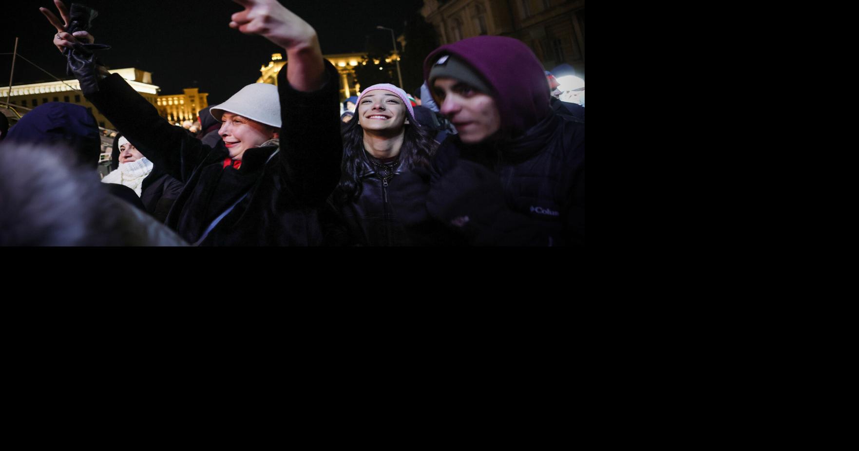 Cash machines in Bulgaria issue euros for the first time after joining ...