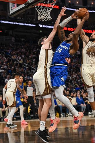 Stephen Curry's big second half carries Warriors past Magic 120-97 ...