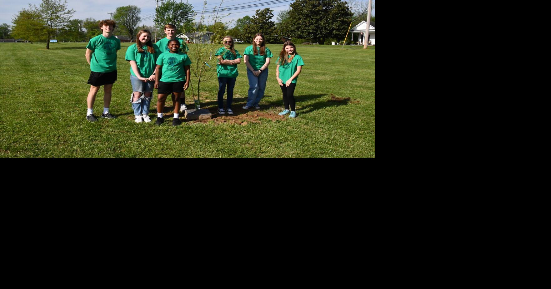 JMMS council plants tree for Earth Day | Local News | the-messenger.com