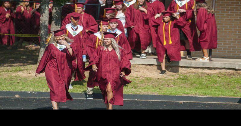 Byng High School hosts outdoor graduation | Local News | theadanews.com