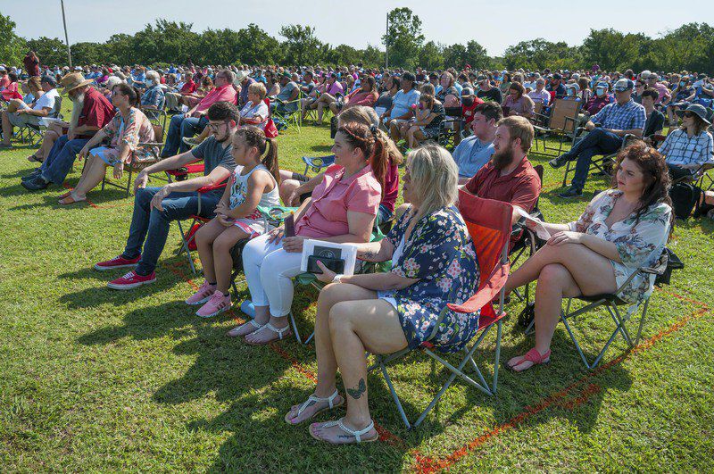 Byng High School hosts outdoor graduation | Local News | theadanews.com