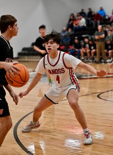 Avery Ellis passes 1,000 career points on Senior Night in Vanoss ...