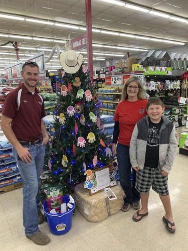 Orscheln's lends a 'Helping Hand' | Local News | theadanews.com