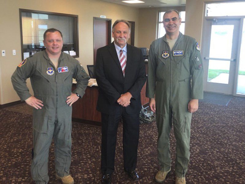 Fighter pilot, flight surgeon visit Ada airport | Local News ...