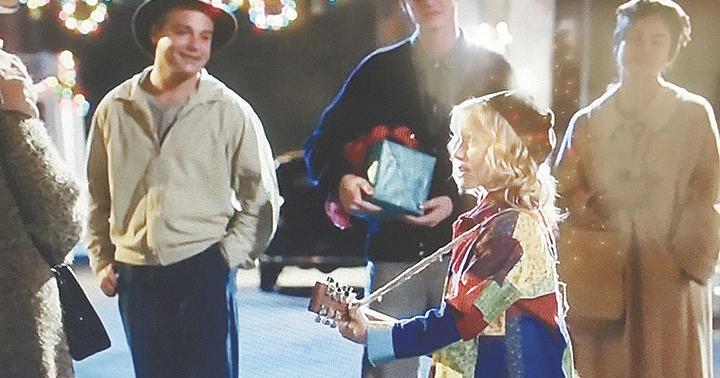 Clemons in both Dolly Christmas movies | News | thearabtribune.com