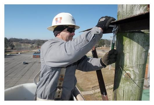 Pole worker | News | thearabtribune.com