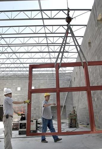 Oil spill, delays and curtains | News | thearabtribune.com