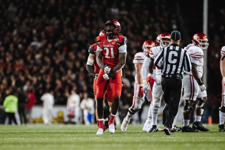 Proving to themselves:Cincinnati's edge rusher Myjai Sanders looks to ...