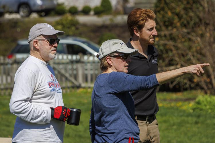 A new way of vegetable gardening, with someone else's hands in the dirt ...