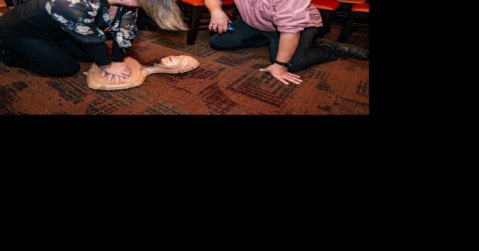 Restaurant staff gets life-saving lessons on CPR and choking response ...