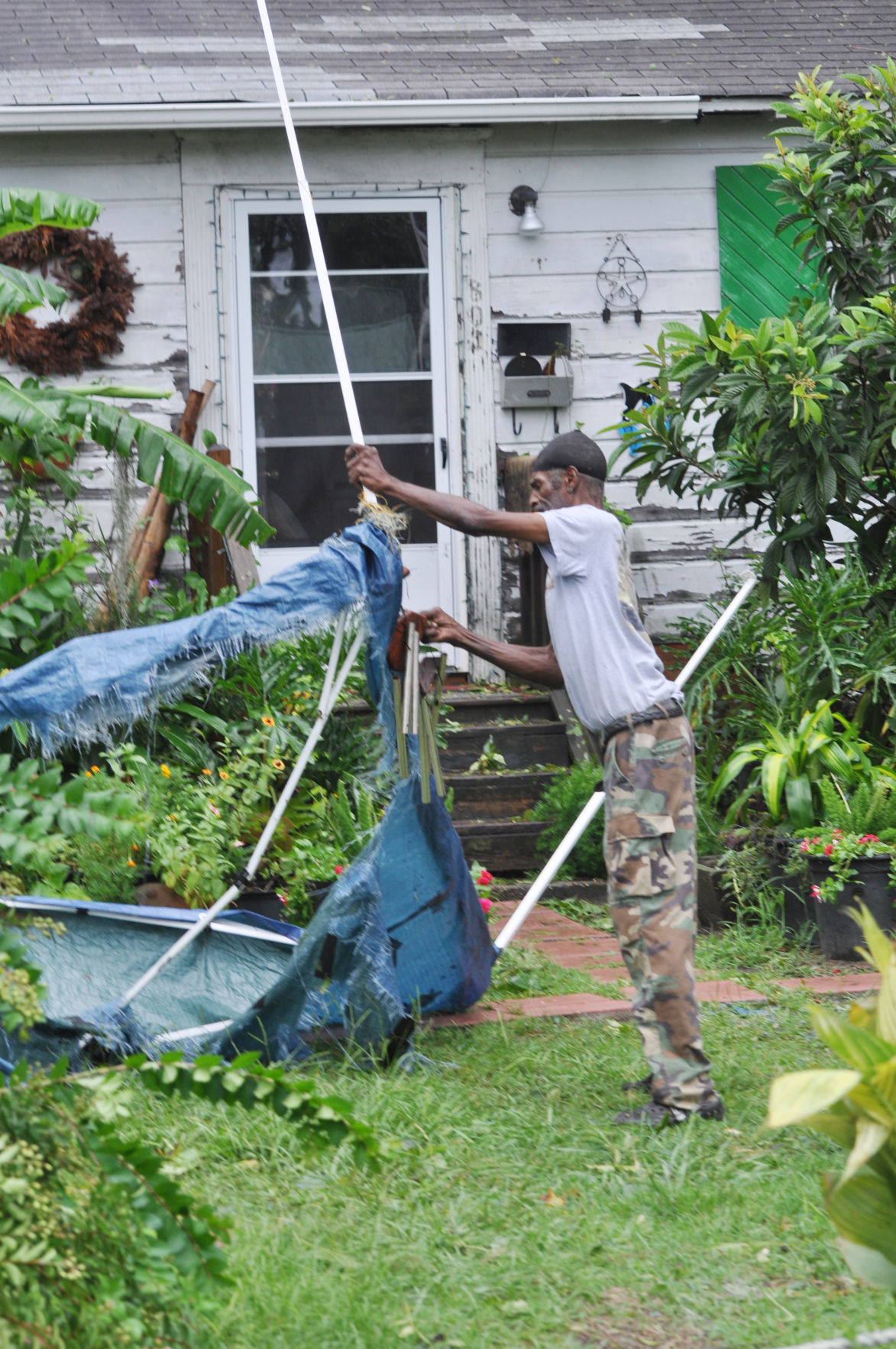 Neighbors lend a hand as clean-up efforts begin | Local News | The ...