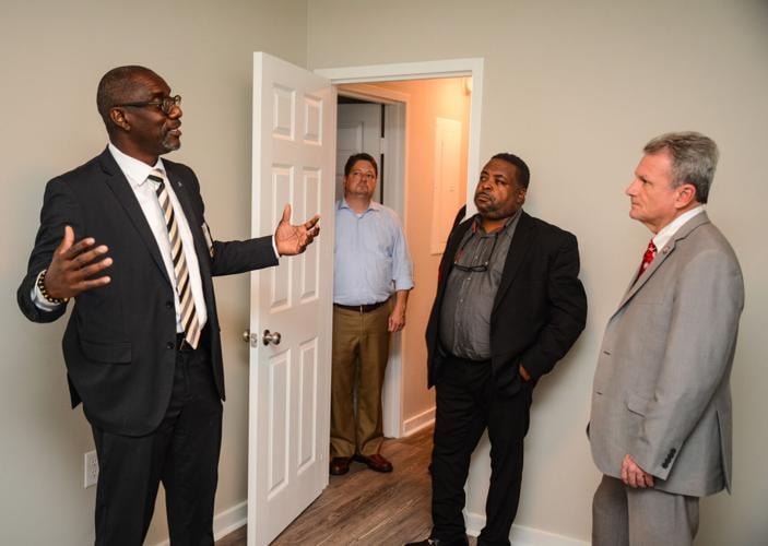 Carter visits Brunswick Housing Authority | Local News ...