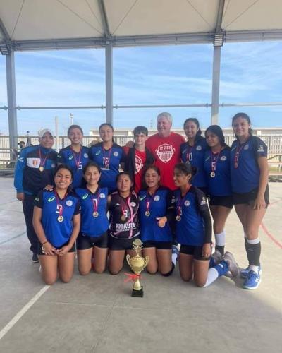 Peruvian girls volleyball team and St. Simons locals share a tight bond ...