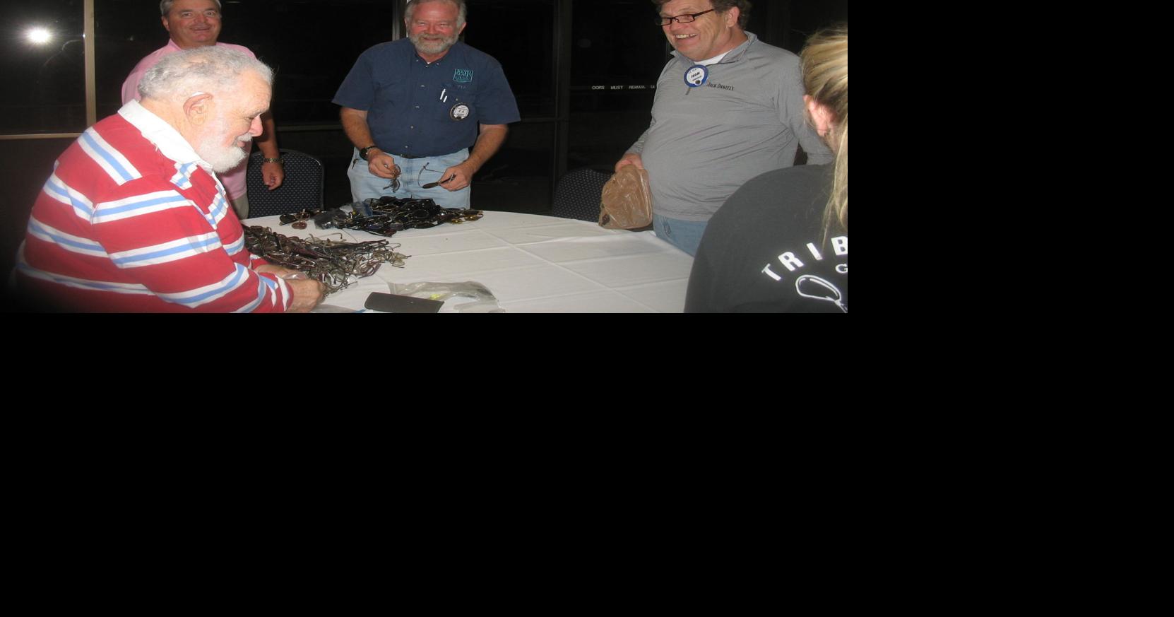 Jekyll Lions collect glasses | Community Life | thebrunswicknews.com