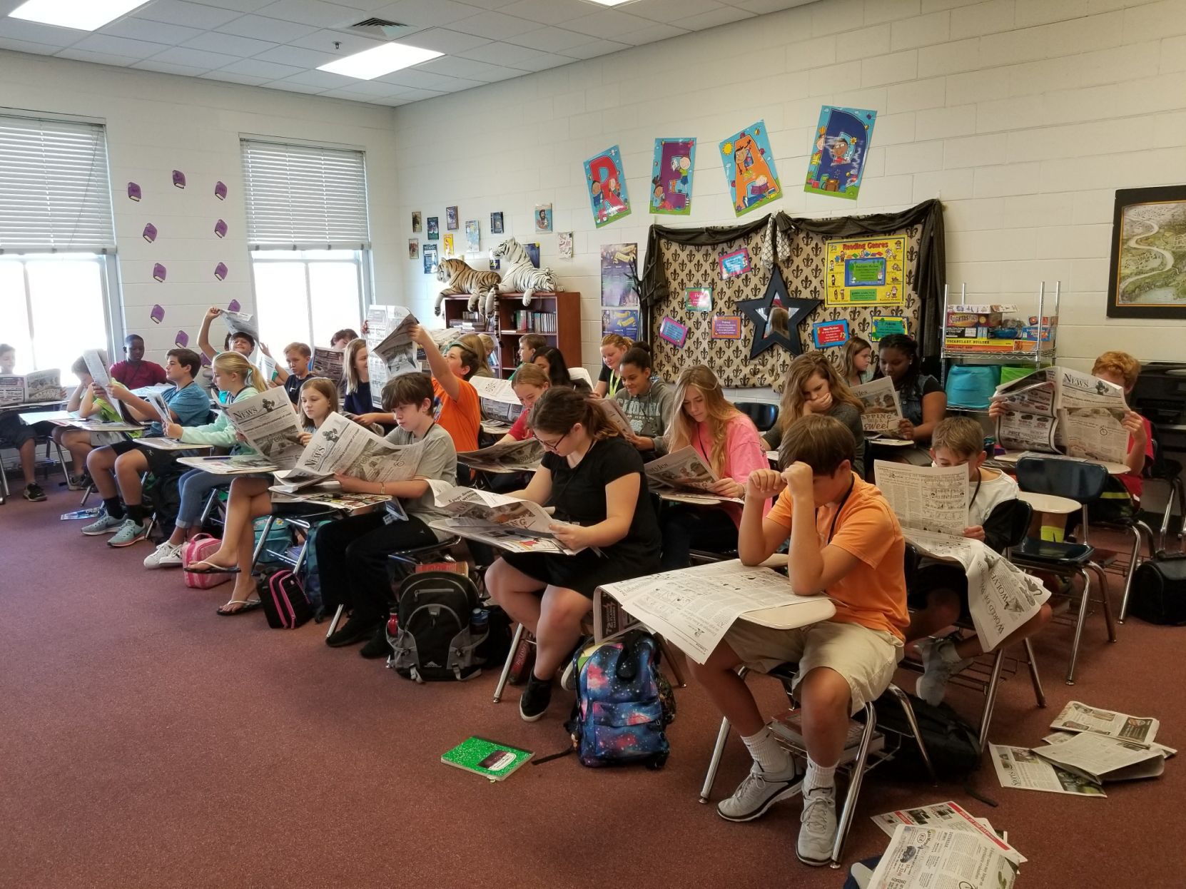 Glynn Middle Students Learning How To Navigate A Newspaper Newspapers Glynn Middle Students Learning How To Navigate A Newspaper Newspapers