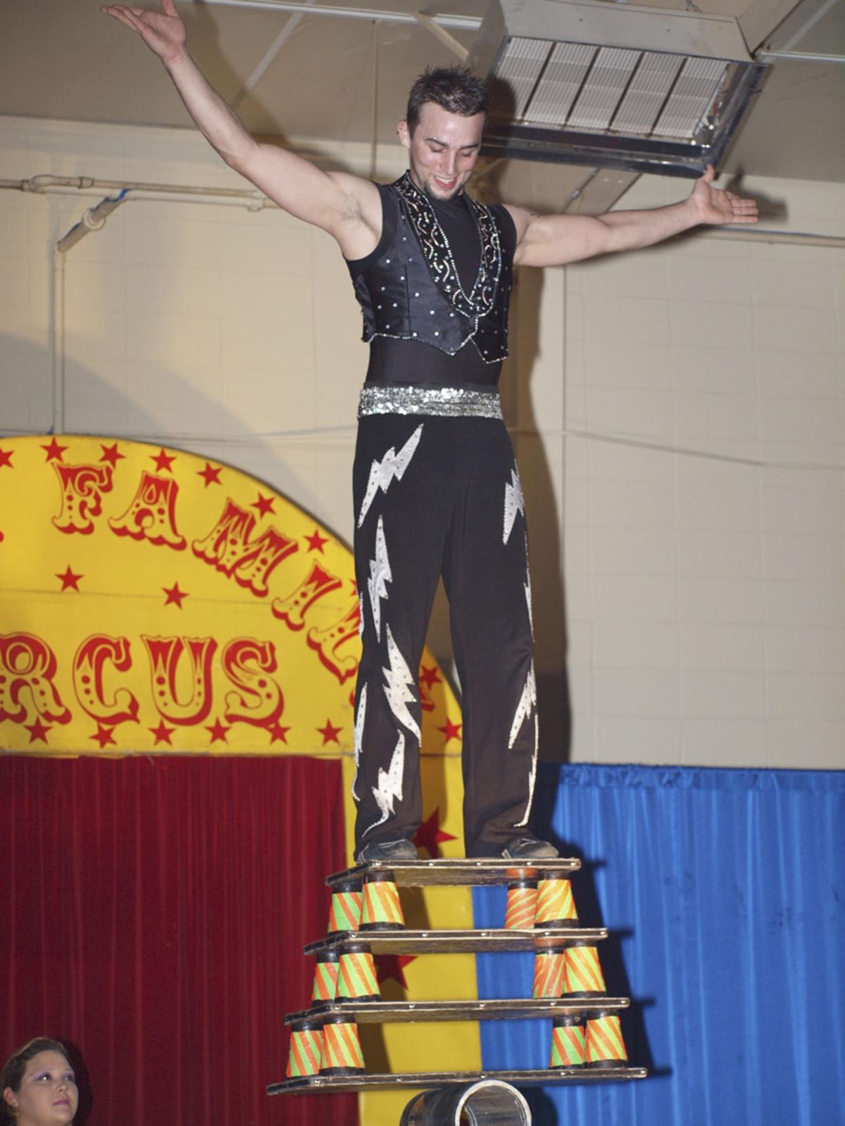 Star Family Circus brings small circus fun to town | Life | The ...