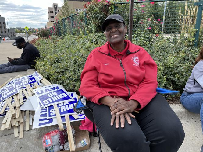 1,100 UAW members at Blue Cross Blue Shield Michigan strike | Business ...