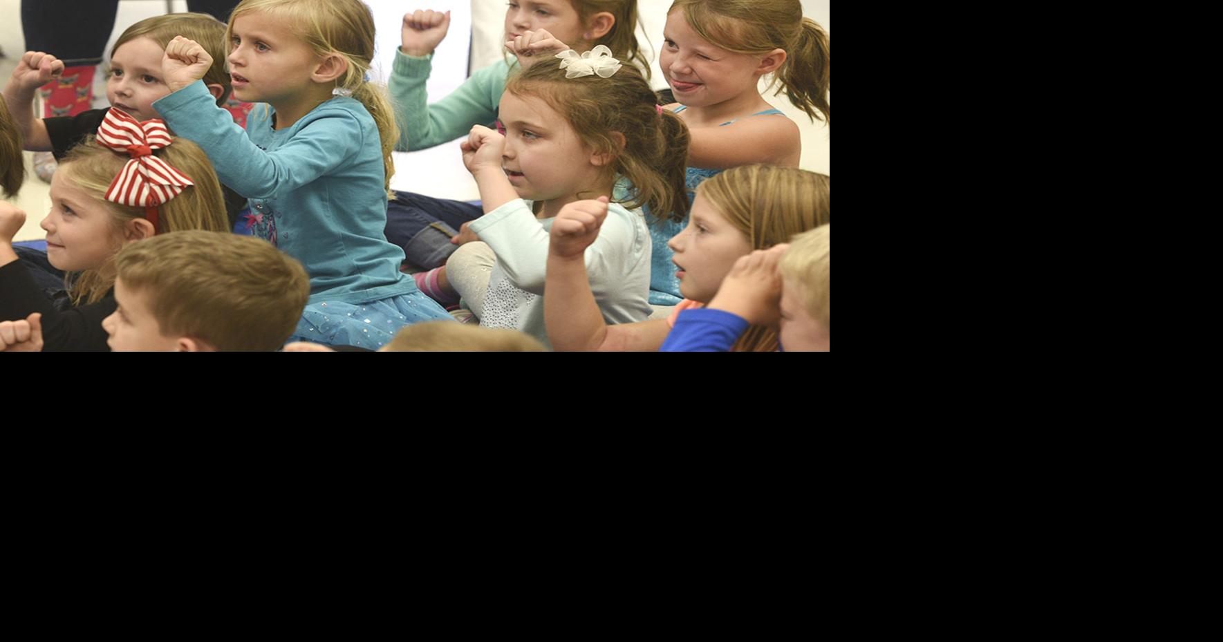 Kindergarten students learning sign language for classmate | Local News ...