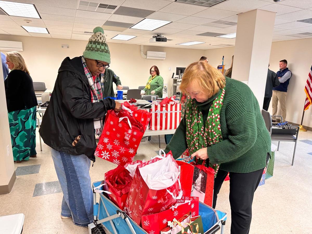 Golden Isles Rotary aids Grandparent Connection | Community Life ...