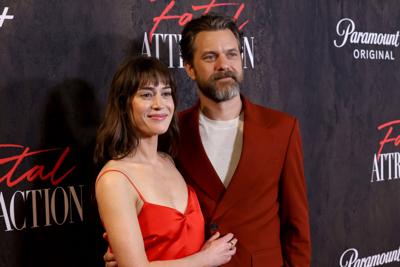 who has lizzy caplan dated
