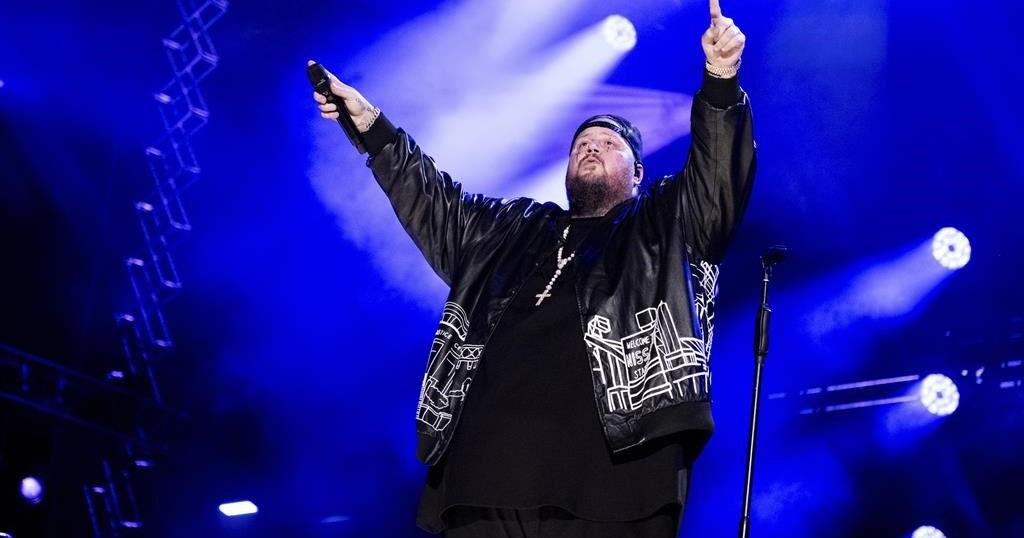 Country singer Jelly Roll performs at Oregon prison | Entertainment ...