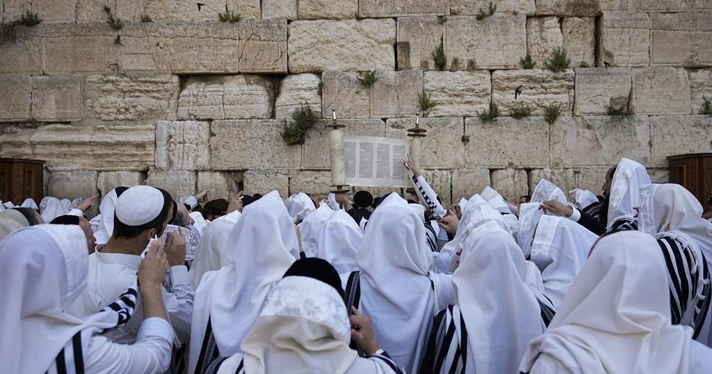 Tensions build around Jerusalem shrine after Syria rockets | World News ...