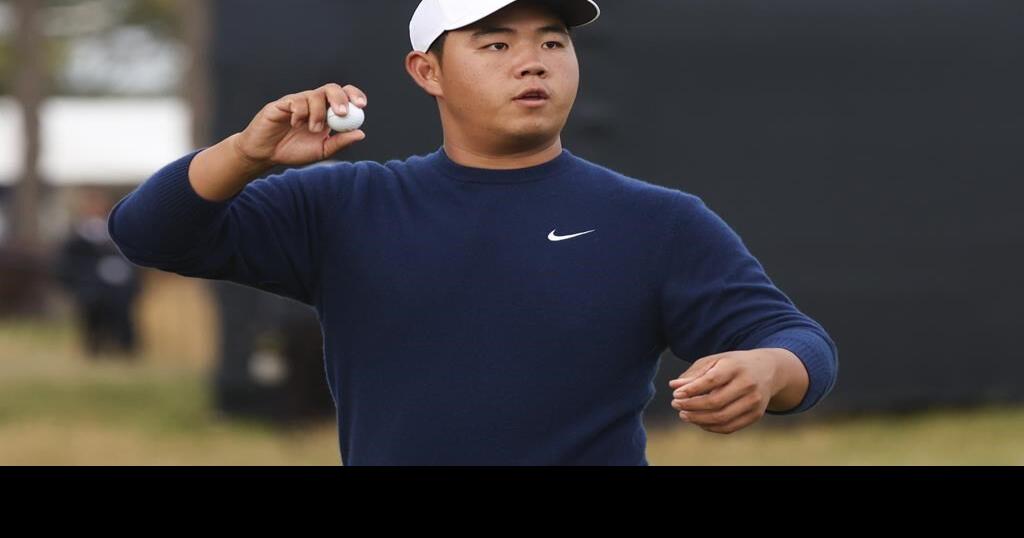 Lowry keeps calm and carries British Open lead at Troon | Sports News ...