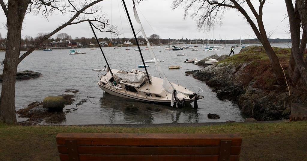 Forecasters issue 'bomb cyclone' warning for B.C., with 120 km/h winds ...