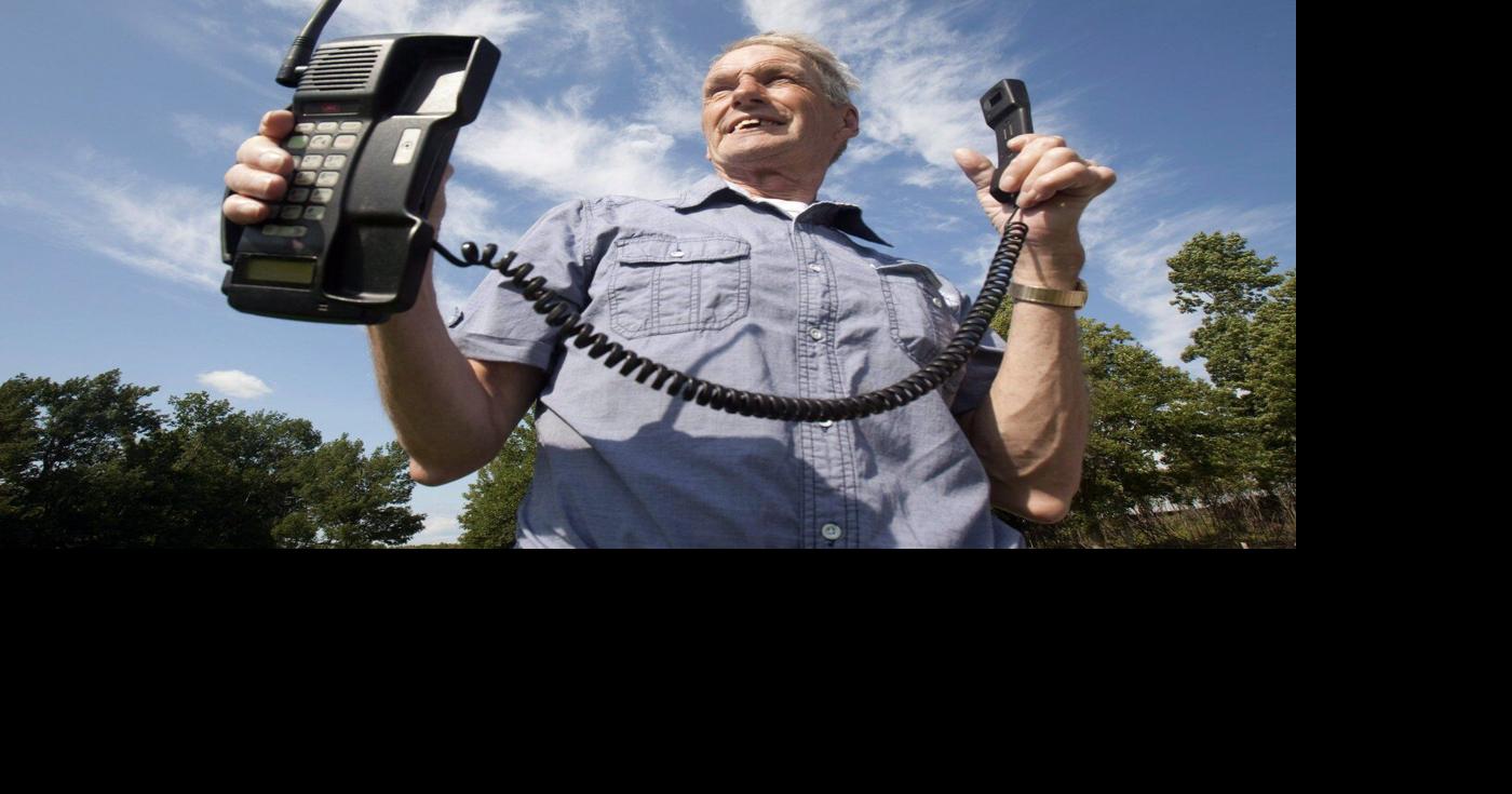 From bulky car phones to pocket computers, cellphones mark 40 years in ...