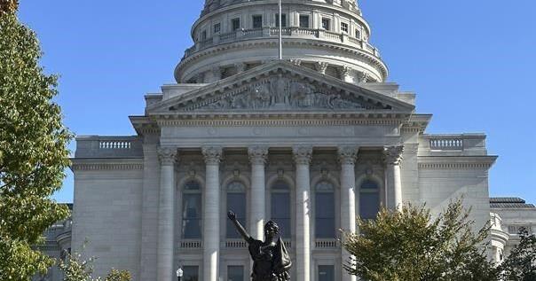 Democrats urge Wisconsin Supreme Court to overturn Republican-drawn ...