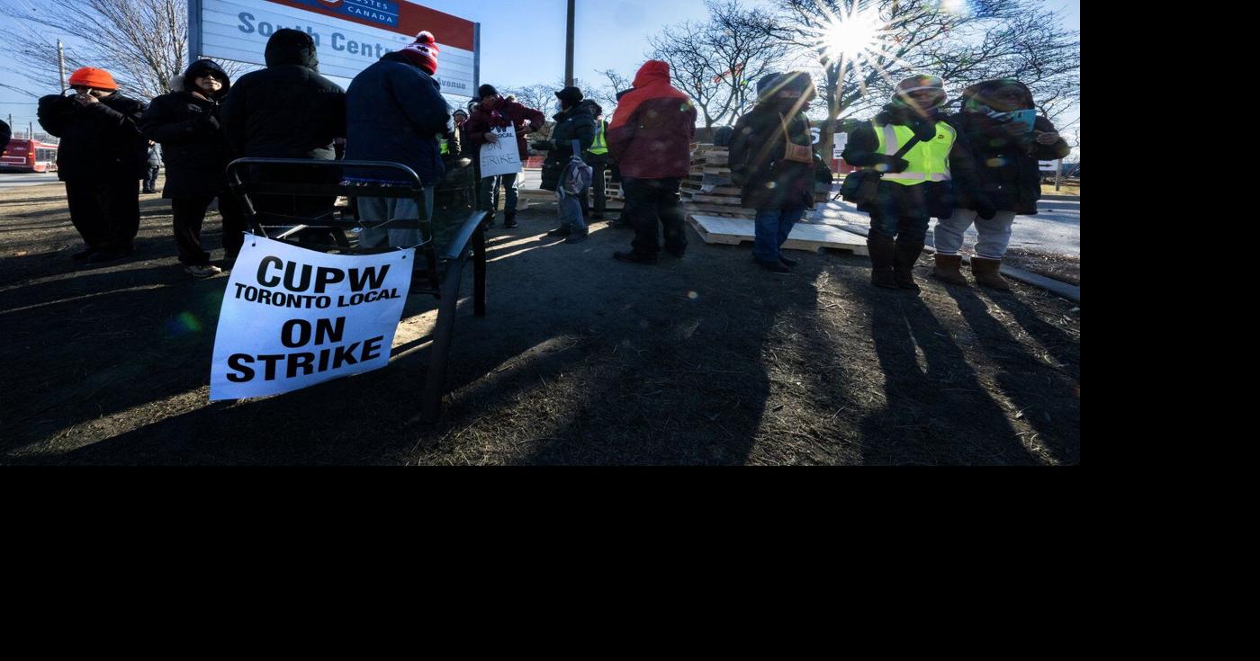Canada Post starts accepting commercial mail as it ramps up post-strike ...