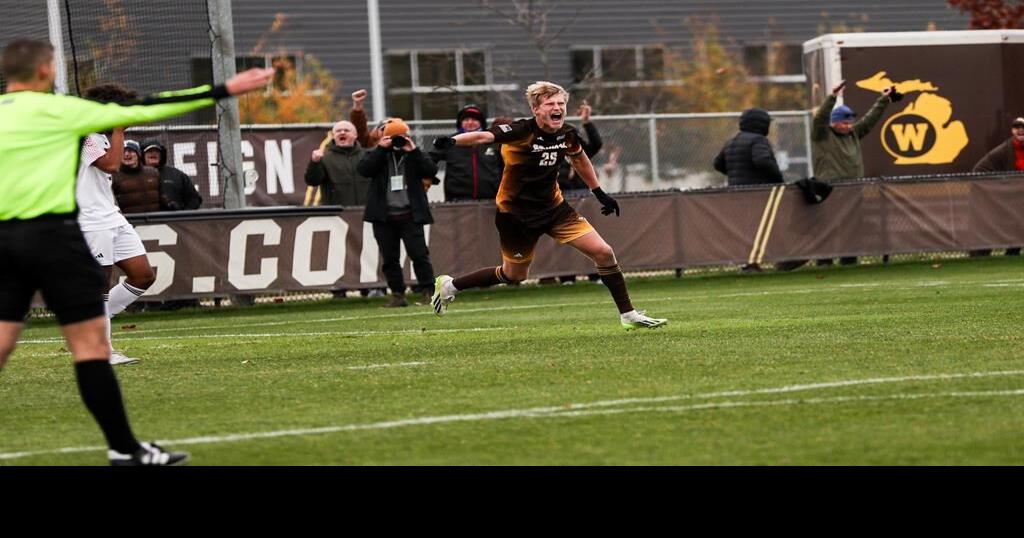 Toronto FC signs forward Charlie Sharp, a 2023 draft pick, to a TFC II ...