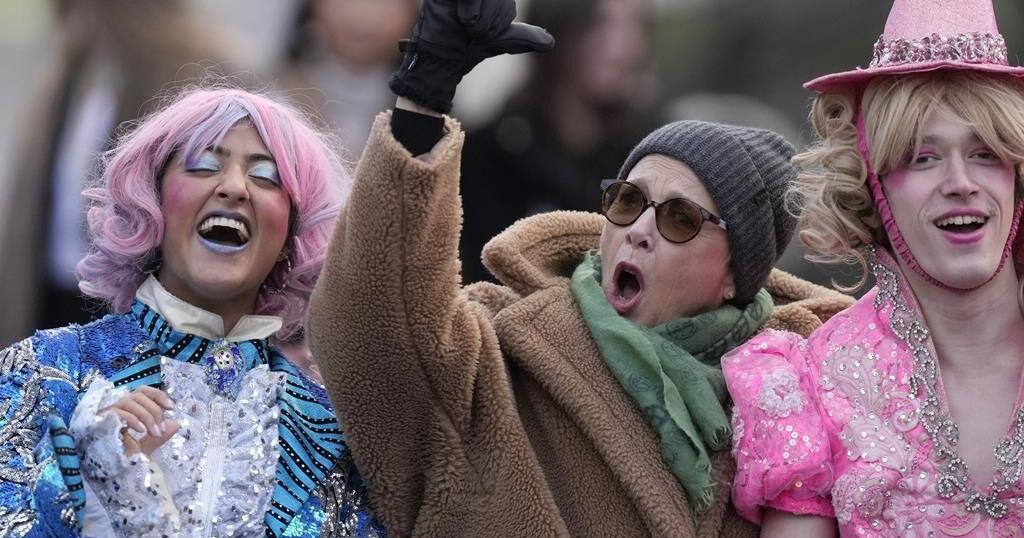 Annette Bening honored as Harvard's Hasty Pudding Woman of the Year ...