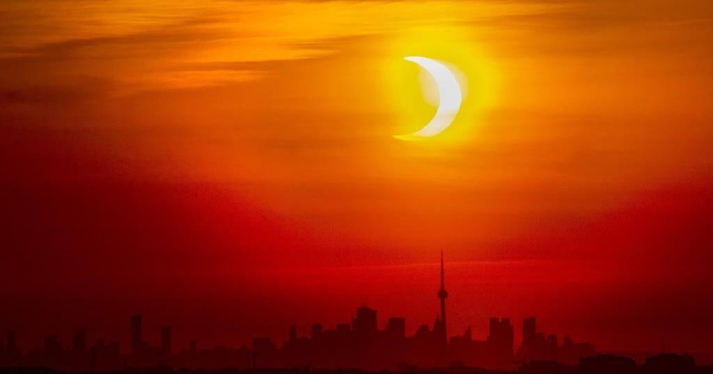 Total eclipse promises celestial show with streamers, loops and a ...