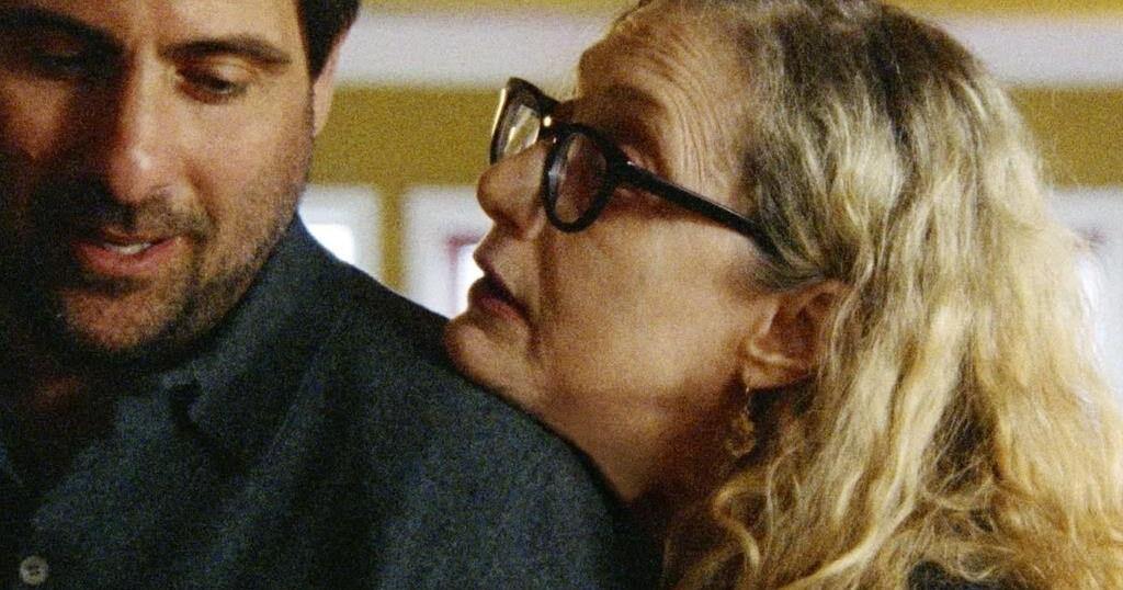 Jason Schwartzman and Carol Kane forge an unlikely friendship in ...