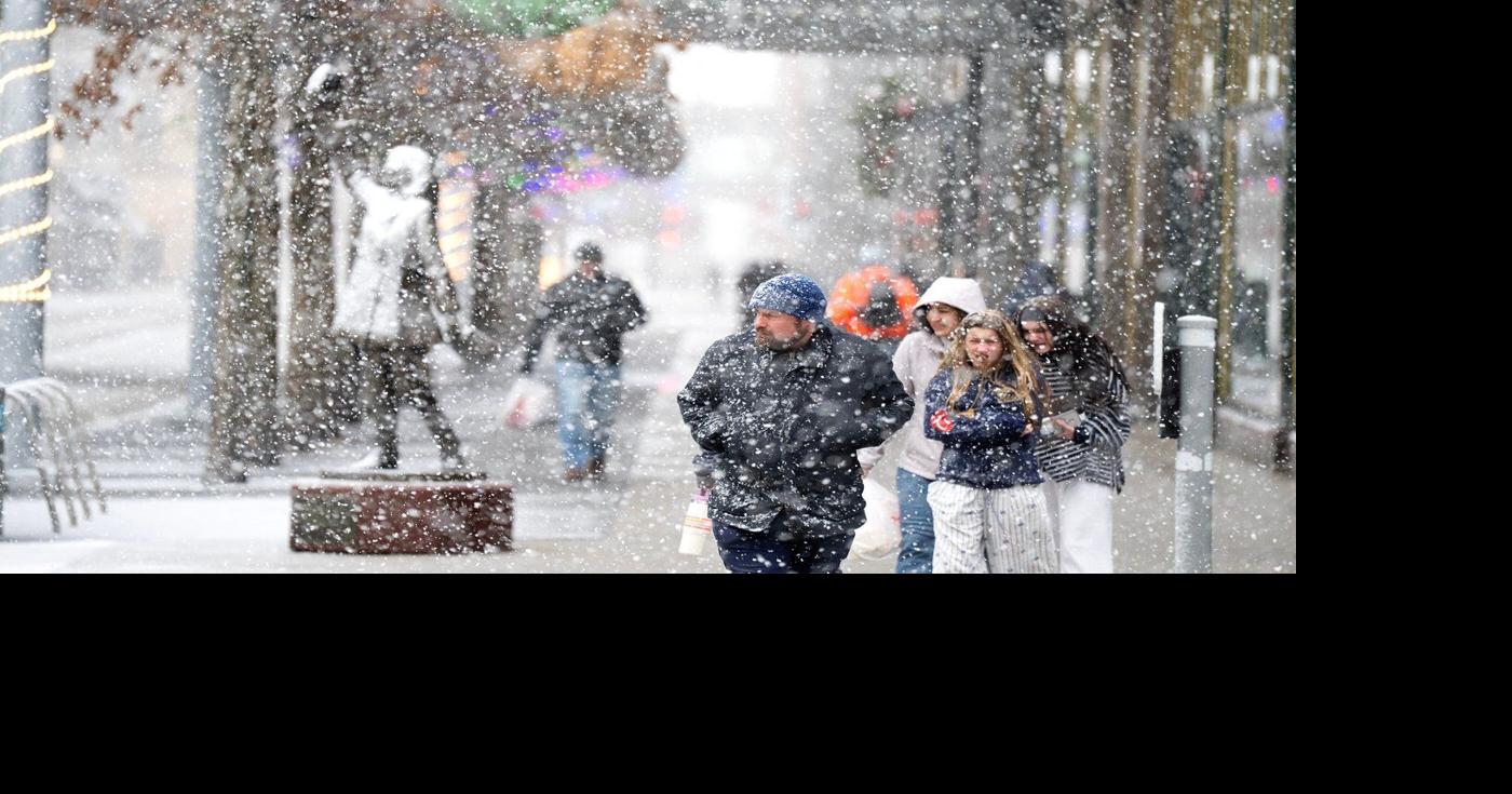 A bomb cyclone brings blizzards to the Midwest before turning east ...