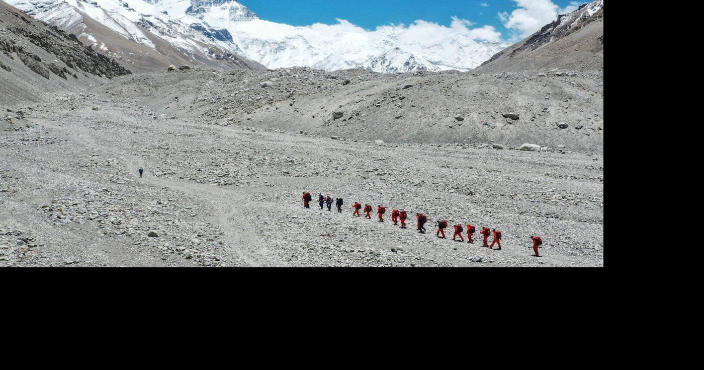 Snowstorm traps hundreds of hikers on Mount Everest during China's ...