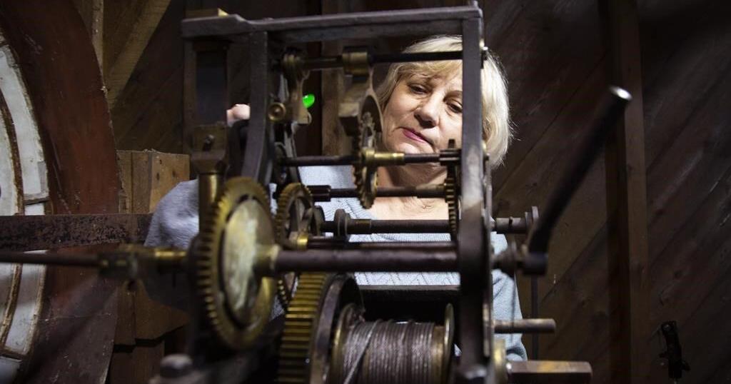 Ukrainian watchmaker fixes Newfoundland clock tower that hasn't told ...