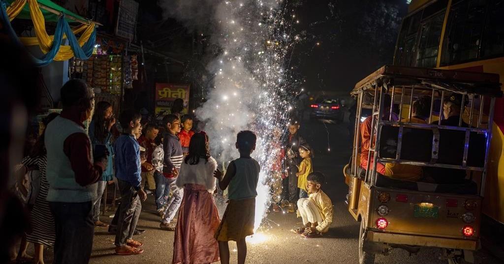 Use of smoke-emitting firecrackers renews air pollution debate in India ...