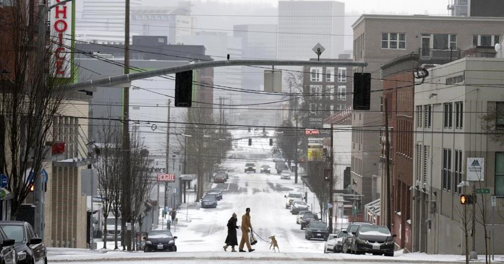 Snowy forecast prompts officials in Portland, Oregon, to declare state ...