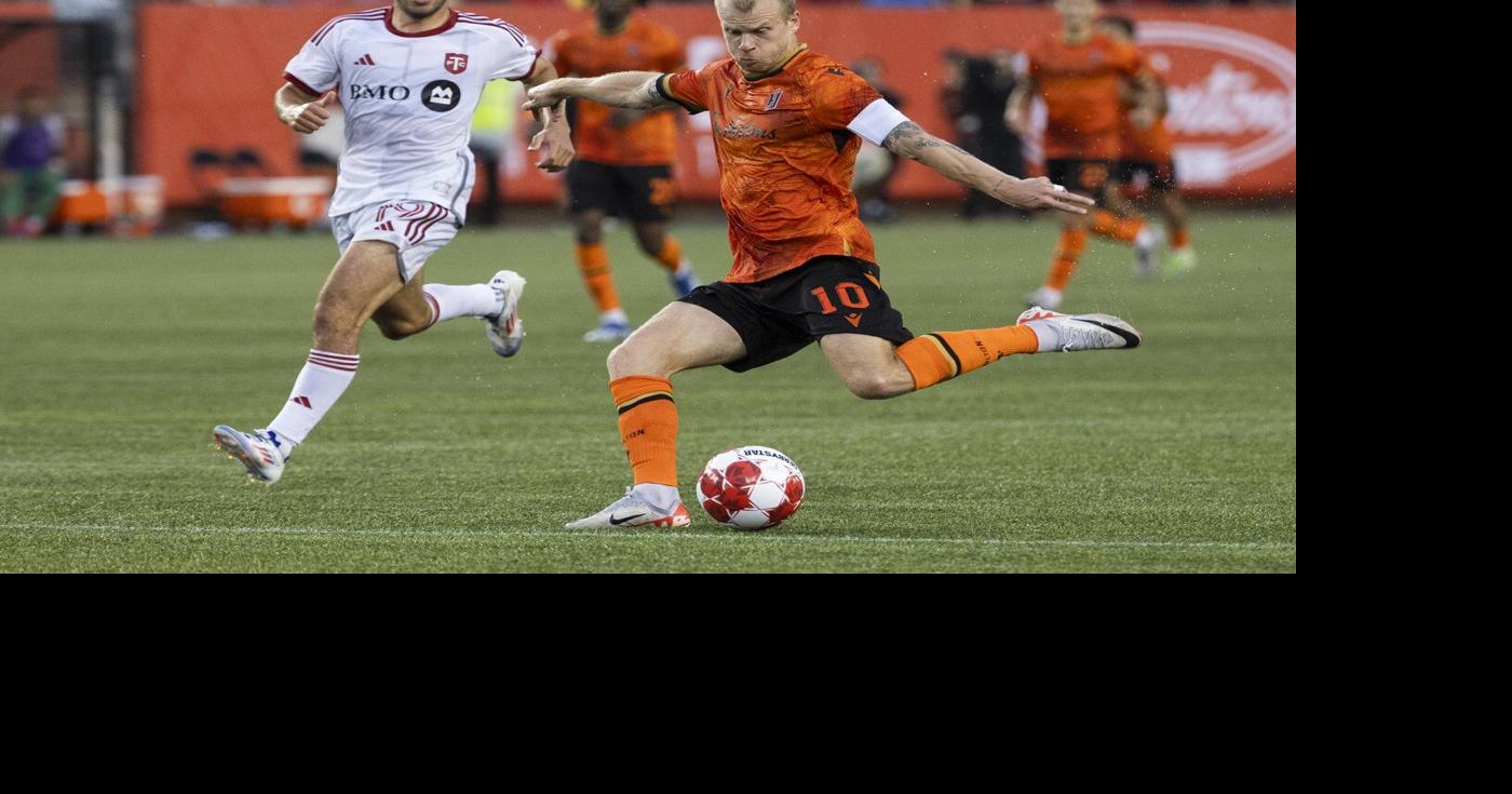 Captain Kyle Bekker signs multi-year contract to stay at CPL powerhouse ...