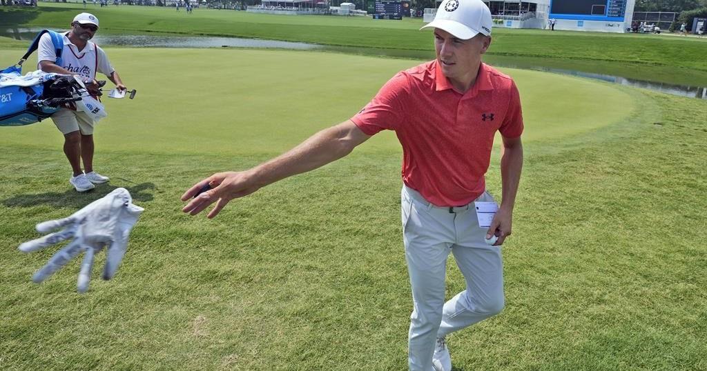 Davis Riley leads Scottie Scheffler by 4 at somber Colonial after the ...