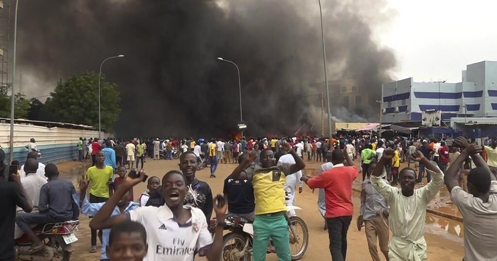 Some of Niger's neighbors defend the coup there, even hinting at war ...