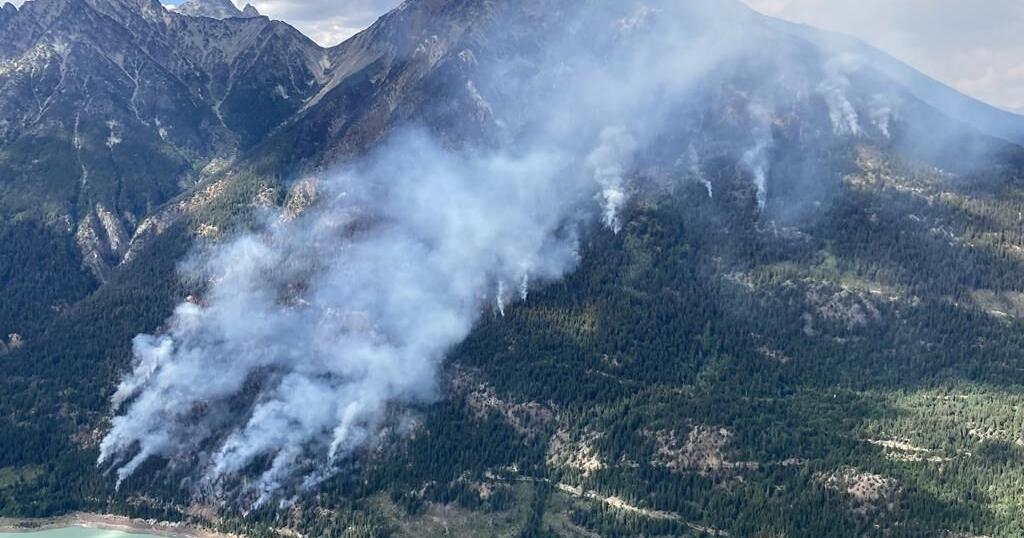 Adams Lake wildfire flares as wind, harsh terrain challenge B.C. on ...