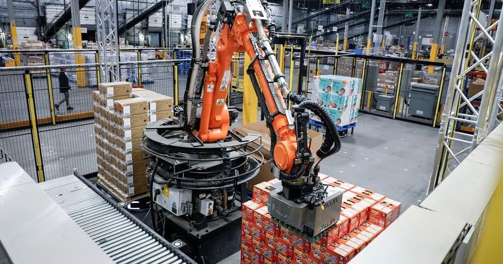 Walmart Canada says robots are coming to two Ontario warehouses, but ...