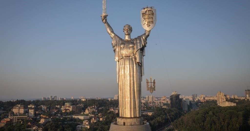 Ukraine replaces Soviet hammer and sickle with trident on towering Kyiv ...