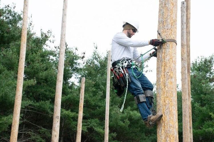 WCC holds power line worker training graduation | News | thecarrollnews.com