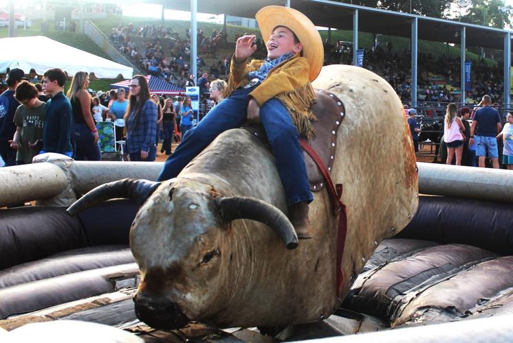 Large enthusiastic crowds enjoy Galax rodeo | Sports | thecarrollnews.com