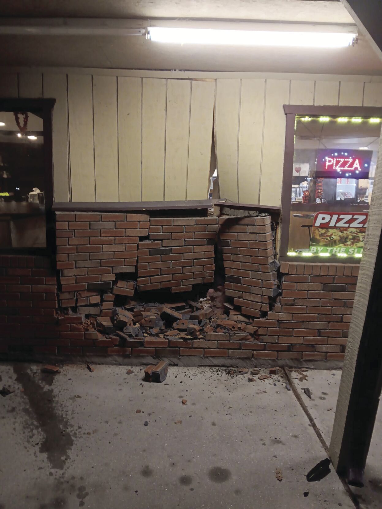 Minivan crashes into New England Pizza in North Windham | News ...